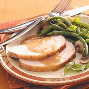 Rôti de porc aux épices avec sauce aux groseilles - Guide Recettes