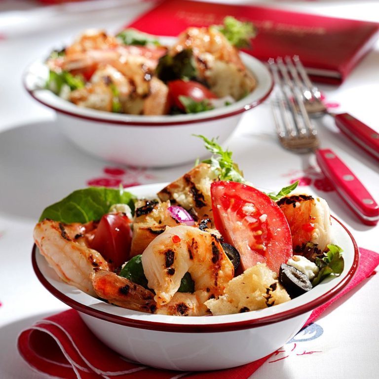 Salade de crevettes à la méditerranéenne et pain grillé - Guide Recettes