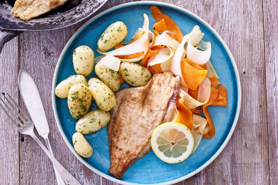 Plie frite avec pommes de terre et persil racine - Guide Recettes