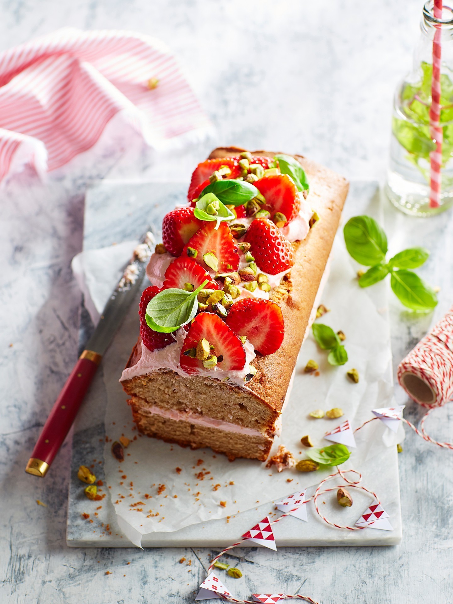 Gâteau aux fraises rose - Guide Recettes