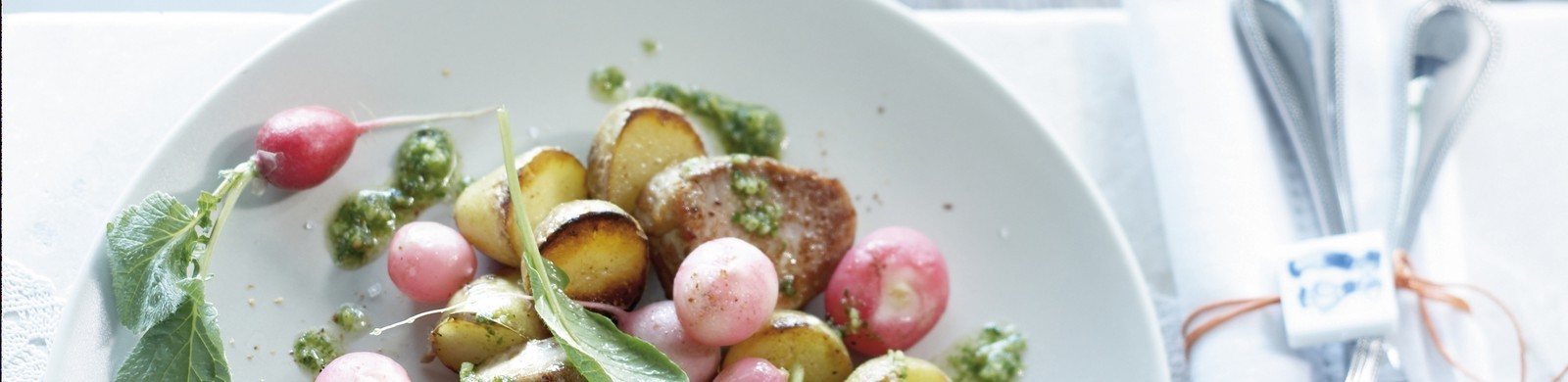 Filet de porc aux radis cuits et pommes de terre - Guide Recettes